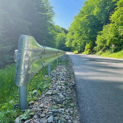 Cina Cornici galvanizzate per autostrade con trave curva W e tecnologia laminata a freddo galvanizzata a caldo in vendita