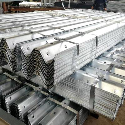 Cina Q345 SJ345R Ferrovia di protezione stradale rivestita di zinco per 550G / M2 1.80oz / FT2 minimo a singolo punto in vendita