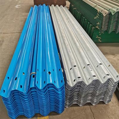 China Parede de proteção de estrada galvanizado de feixe W com bloco de espaçamento U para sistema de proteção na estrada à venda