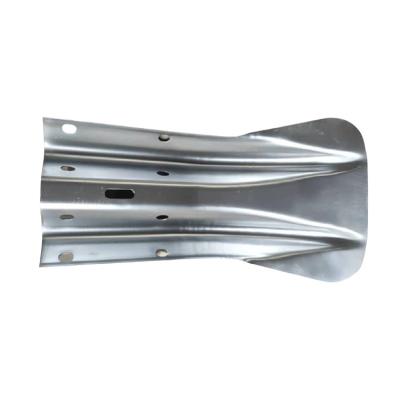 China Segurança rodoviária S235jr Guarda rodoviária de aço galvanizado com terminais de cauda de peixe de aço à venda