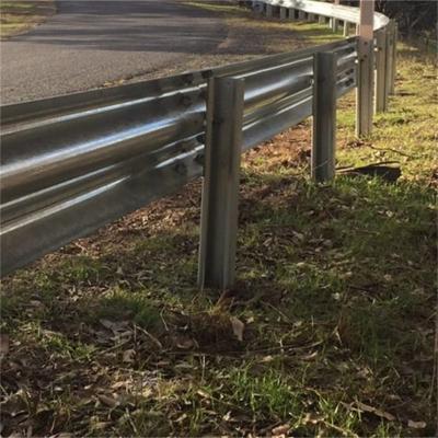 Cina Sicurezza stradale Galvanizzata W Beam Guard Rail con certificato ISO 14001 nelle Filippine in vendita