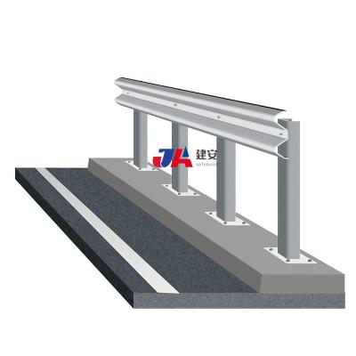 China Galvanizado a quente laminado a frio comprimento 4130mm W-Beam Highway Guardrail Traffic Crash Barrier Padrão AASHTO M-180 à venda