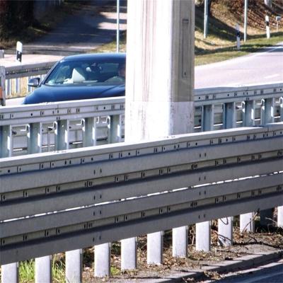 Cina Barricata per autostrade in acciaio a tre onde con dimensioni personalizzate e tecnologia galvanizzata a caldo in vendita