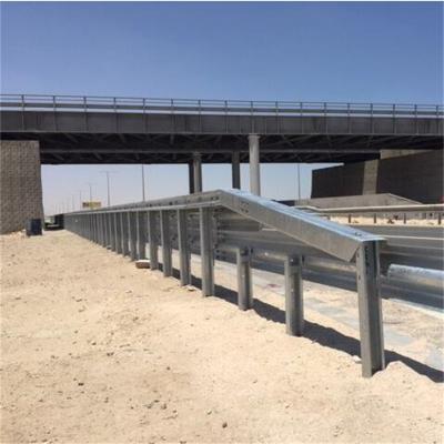 Cina Barricata per autostrade in acciaio a tre onde con dimensioni personalizzate e tecnologia galvanizzata a caldo in vendita
