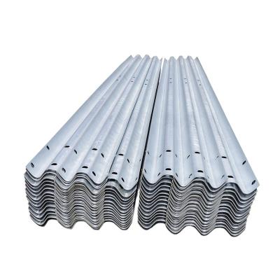 China Thrie Beam Highway Guardrail Reflector met ISO 9001/ISO14001/ISO 18001-certificering Te koop