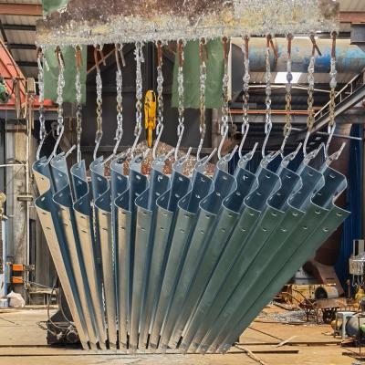 Cina Riflettore della rampa di protezione stradale Thrie Beam con certificazione ISO 9001/ISO14001/ISO 18001 in vendita