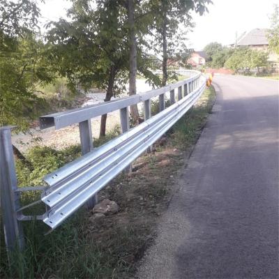 Cina Righe di protezione per autostrade a trazione galvanizzata con certificato CE/BV/ISO 9001/ISO 14001/ISO 18001 in vendita