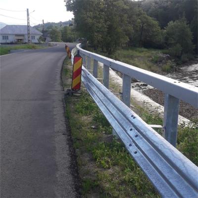 Cina Righe di protezione per autostrade a trazione galvanizzata con certificato CE/BV/ISO 9001/ISO 14001/ISO 18001 in vendita
