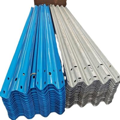 China Veiligheid op de weg gegalvaniseerd W-balk Highway Guardrail Systemen gemaakt van Q345 Strip Steels Te koop