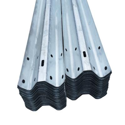 China Q345 Strip Steels Powder Coated 3W Thrie Beam Highway Guardrail voor AASHTO M-180 Standard Te koop