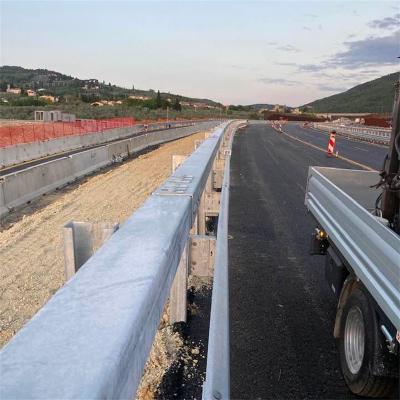 中国 道路安全 道路計画のためのカスタマイズされたカラー交通保護板 販売のため