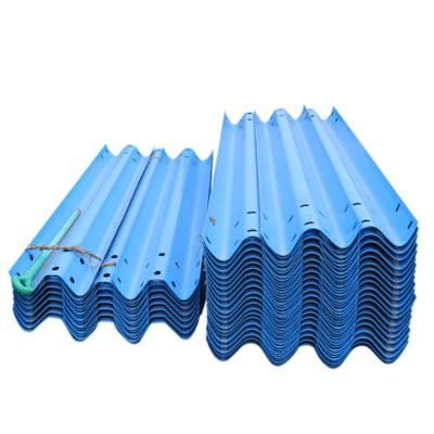 China Anti-corrosie W-balk wegrail De ultieme oplossing voor botsing barrières Te koop