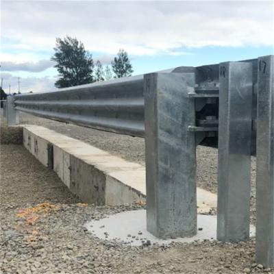 Cina Barriere anti-corrosione per autostrade a trazione a W La soluzione definitiva per le barriere di collisione in vendita