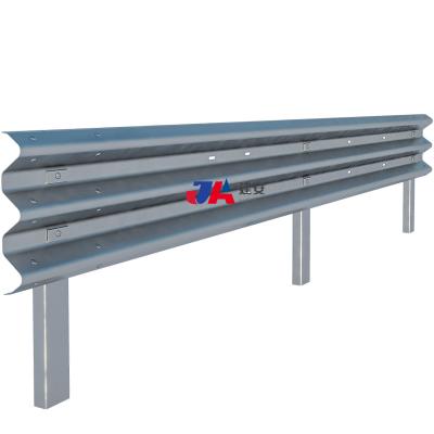 China Warm gedompeld gegalvaniseerd AASHTO M180 Drie golven Highway Guardrail Stalen verkeersgrens Te koop
