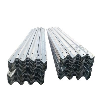 中国 2.7mm/3.0mm 厚さ 道路安全のための電熱鋼Wビームガードレイル Q235 Q345 販売のため