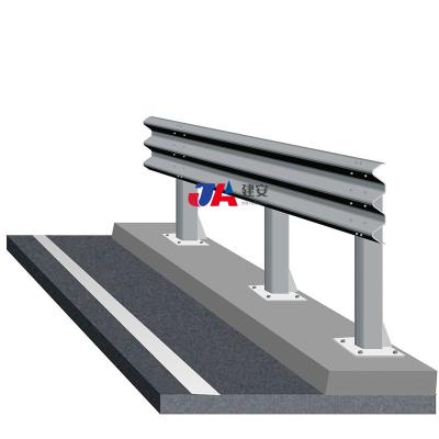 中国 2022 製造 W ビーム 高速道路 防護レール ブロック スペーサー 亜鉛コーティング 550-600g/m2 販売のため