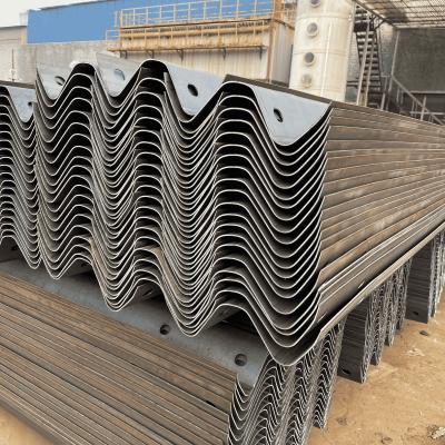 Cina Righe di protezione per autostrade con materiale Q235 Q345 e finitura rivestita in polvere galvanizzata in vendita