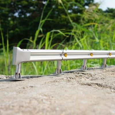 Cina Righe di protezione per autostrade con materiale Q235 Q345 e finitura rivestita in polvere galvanizzata in vendita
