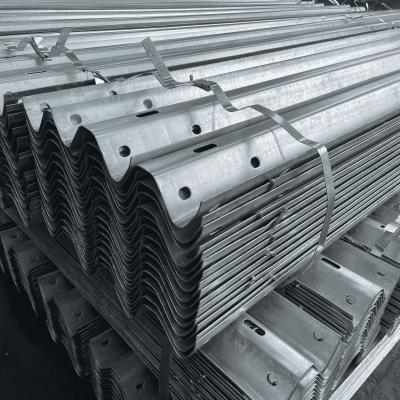 Cina Righe di protezione per autostrade con materiale Q235 Q345 e finitura rivestita in polvere galvanizzata in vendita
