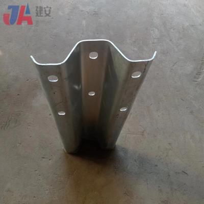 Cina Colore personalizzabile S355jr Q355B A36 Acciaio W-Beam rivestito di zinco per corrimano stradale in vendita