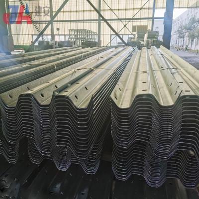 China ISO9001/TUV/ BV/CE gecertificeerde W-balkbeugel voor warm gegalvaniseerde bescherming tegen ongelukken op de weg Te koop