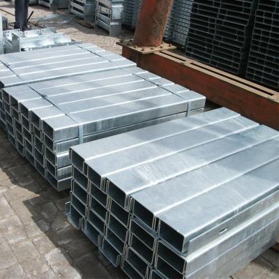 Cina Traffic Road Steel Barrier U Channel Guardrail Post con e certificato ISO9001 2008 in vendita