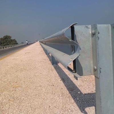 Cina Traffic Road Steel Barrier U Channel Guardrail Post con e certificato ISO9001 2008 in vendita