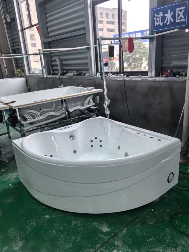 1500mm Corner Acrylic Hydro Massage Bathtub for 2 Person