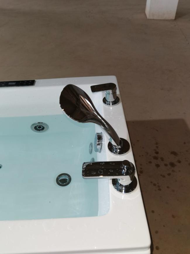 1500mm Corner Acrylic Hydro Massage Bathtub for 2 Person