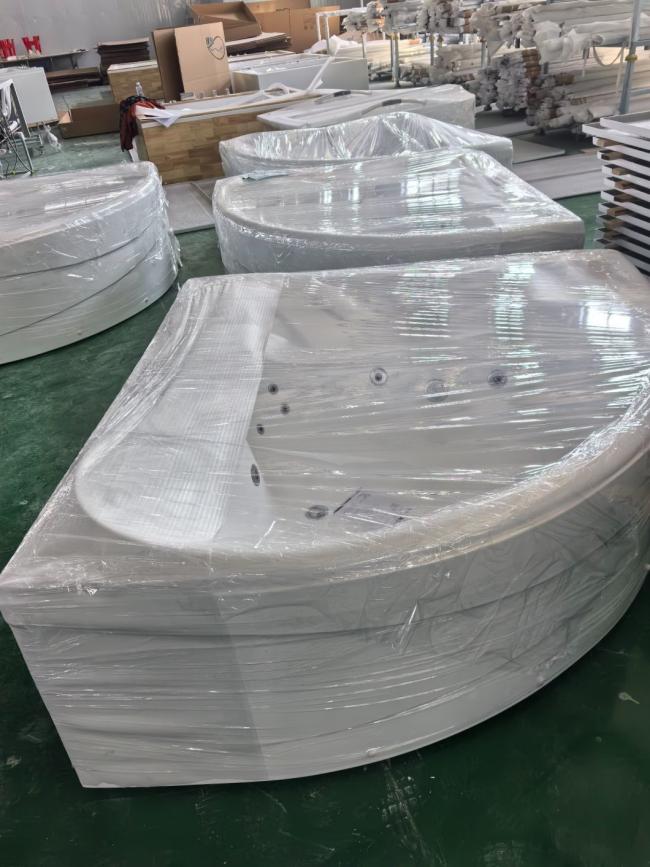 1500mm Corner Acrylic Hydro Massage Bathtub for 2 Person