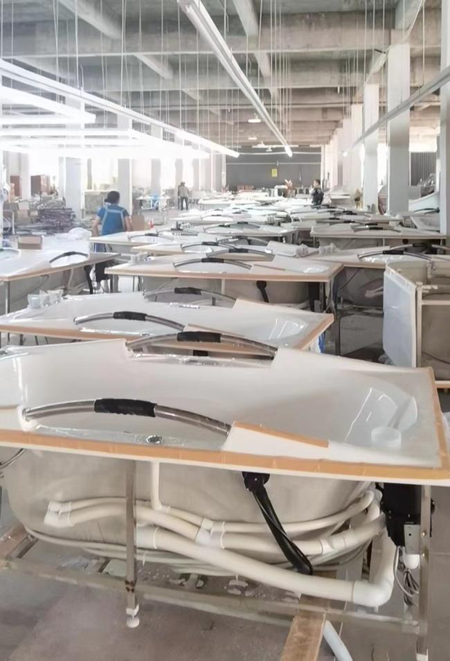 Whirlpool Bathtub Acrylic Massage with Handles and Headrest From China Manufacturer