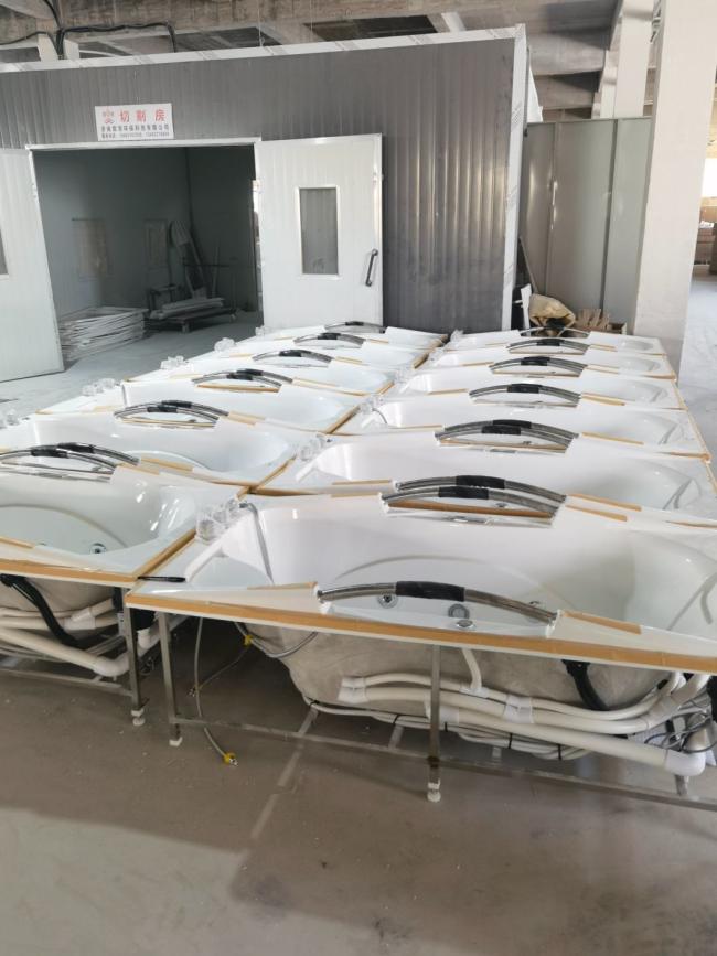 Whirlpool Bathtub Acrylic Massage with Handles and Headrest From China Manufacturer