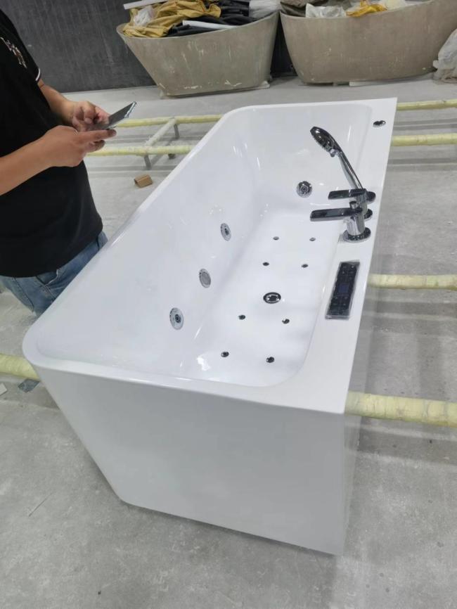 Freestanding SPA Bathtub with Massage Whirlpool Function Top Quality Standard