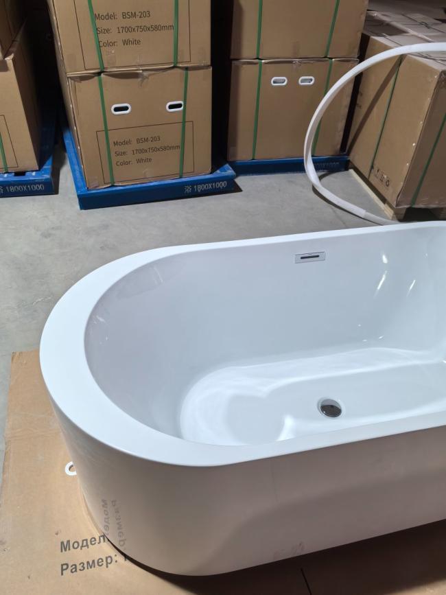 Oval Elegant Smooth Freestanding Bathtub Acrylic Bathtub Hot Tub with Faucet Hardware