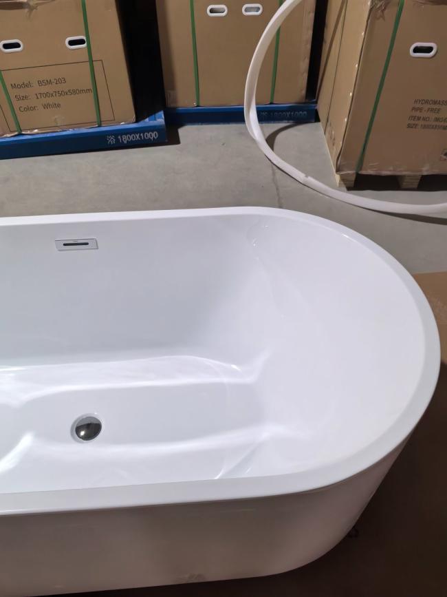 Oval Elegant Smooth Freestanding Bathtub Acrylic Bathtub Hot Tub with Faucet Hardware