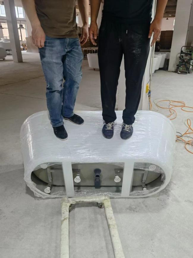 Oval Elegant Smooth Freestanding Bathtub Acrylic Bathtub Hot Tub with Faucet Hardware