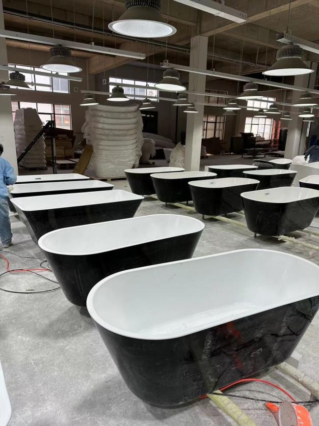 Oval Elegant Smooth Freestanding Bathtub Acrylic Bathtub Hot Tub with Faucet Hardware