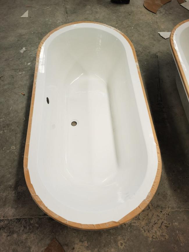 Oval Rop in Acrylic Bathtub Center Waste Hole