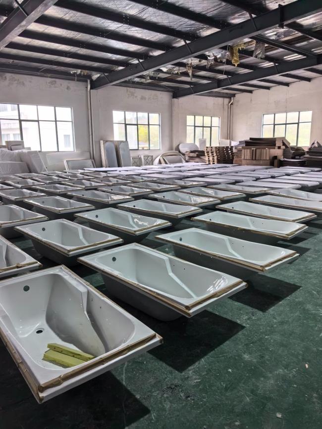 Built in Simple Acrylic Bathtub with 2PCS Handles 1700mm