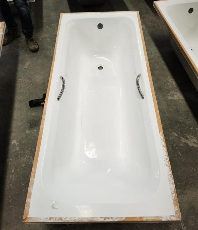 Africa Simple Drop in Acrylic Bathtub with Handles Built in Color Bathtub
