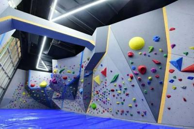 Cina Capacità massima 100-500 kg Sostituzioni GRP per sfide e superfici di arrampicata in vendita