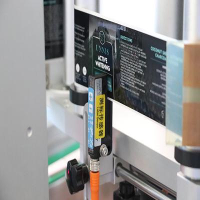 Cina Macchina per l'etichettatura delle bottiglie in PET azionata elettricamente per la crema cosmetica a 220 V in vendita