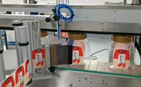 China Automatic Double Side Labeling Machine for Square Round Bottles 40-120 pcs/min 220V for sale