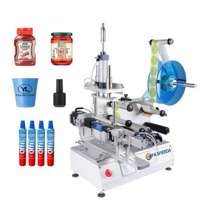China CE-etiketteringssnelheid Halfautomatische glazen flessen-stickermachine voor vierkante plastic flessen Te koop