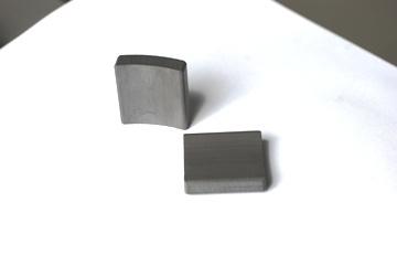China Universal Motor Sintered Ferrite Magnet Max Operating Temperature 250°C Ideal Magnetic Component for Industrial Motors for sale