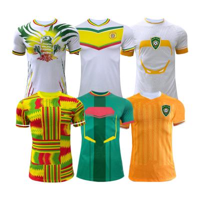 Cina Custom Designs Soccer Team Jersey Breathable Comfortable 120-160gsm Fabric Weight in vendita