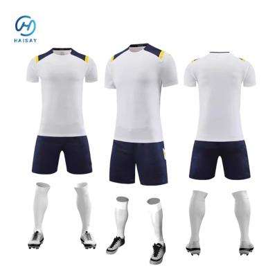 China Kit de futebol dinâmico de remoção de umidade de malha transpirável Ligas negras para desempenho máximo à venda