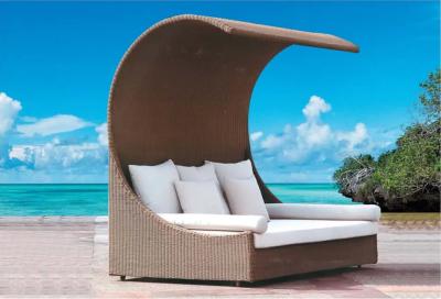 China Popular resin PE rattan wicker round sofa bed canopy shade pool outdoor daybed with canopy--3001 for sale