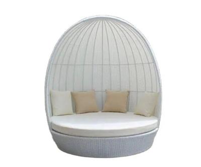 China Rattan outdoor beach sunbed with tent canopy queen size rattan bed with canopy---6151 for sale