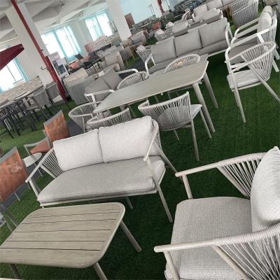Cina Mobili da giardino per esterni Divano in rattan in alluminio con tavolo da caffè di lusso in vendita